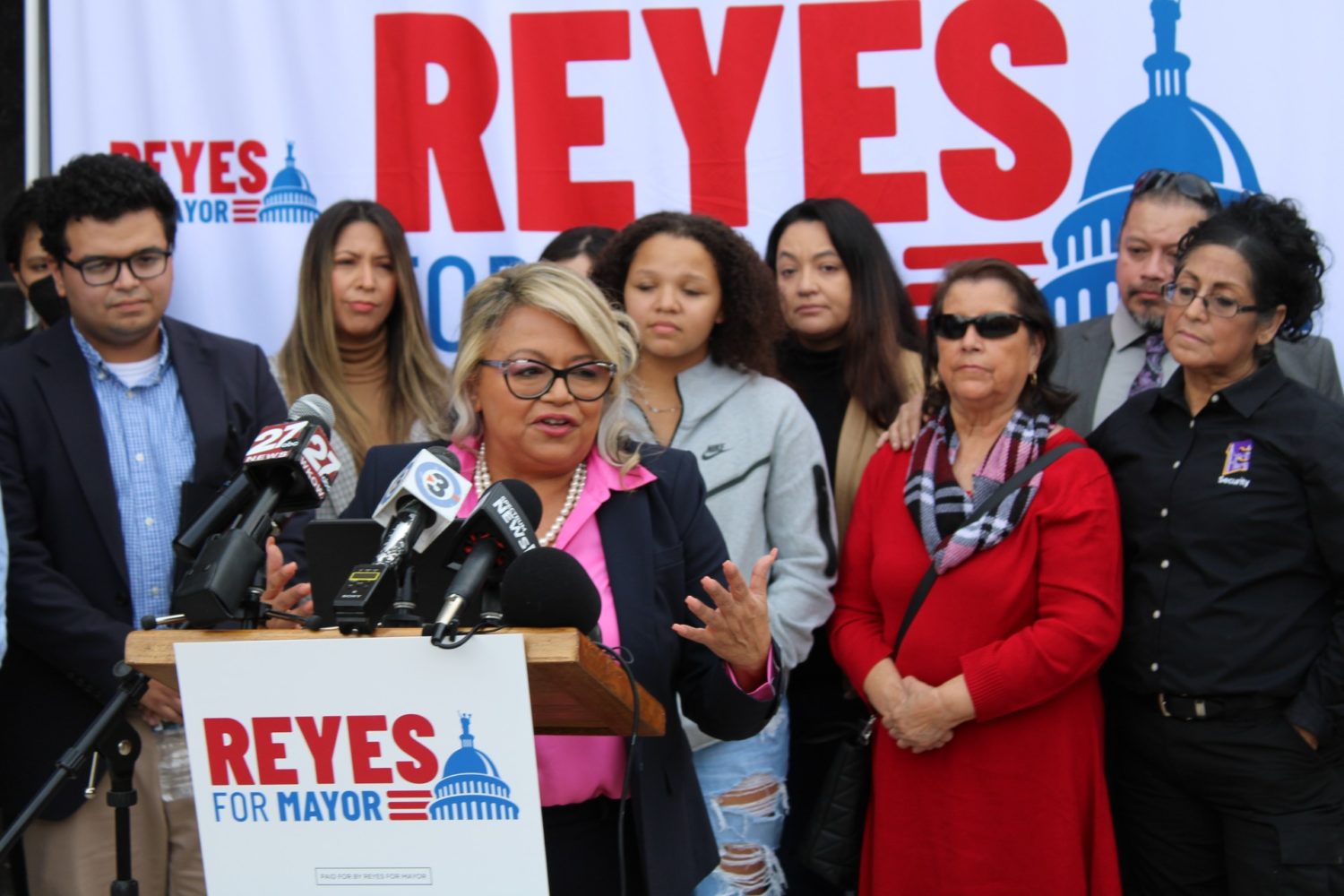 On the Reyes – Yellow Stripes & Dead Armadillos